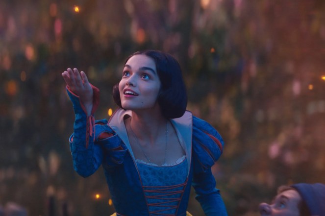 ‘Snow White’ Review: A (Heigh) Ho-Hum Remake – The Reel Deal